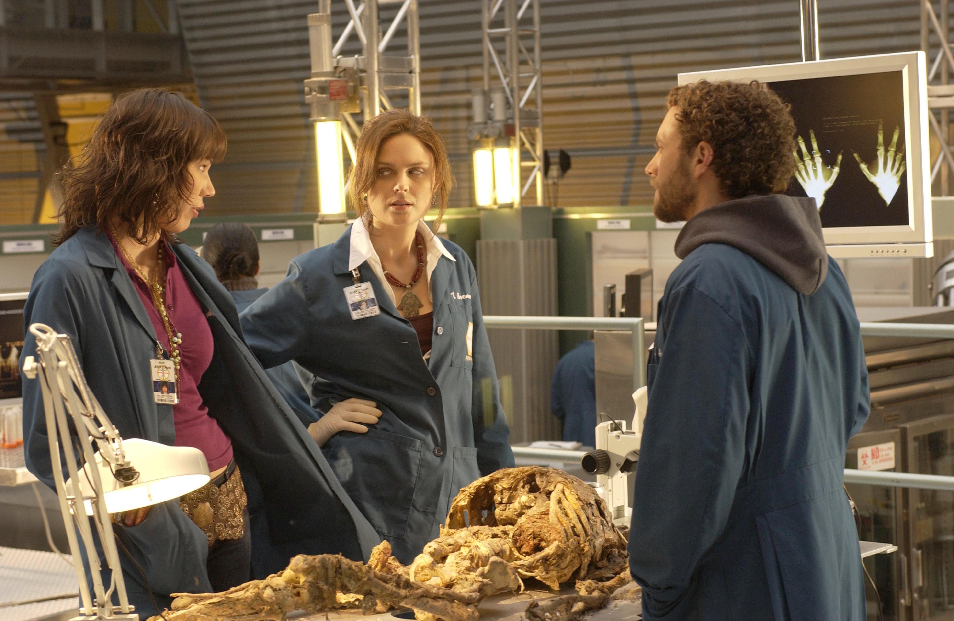 Sběratelé kostí / Bones (TV seriál) (2005) | ČSFD.cz