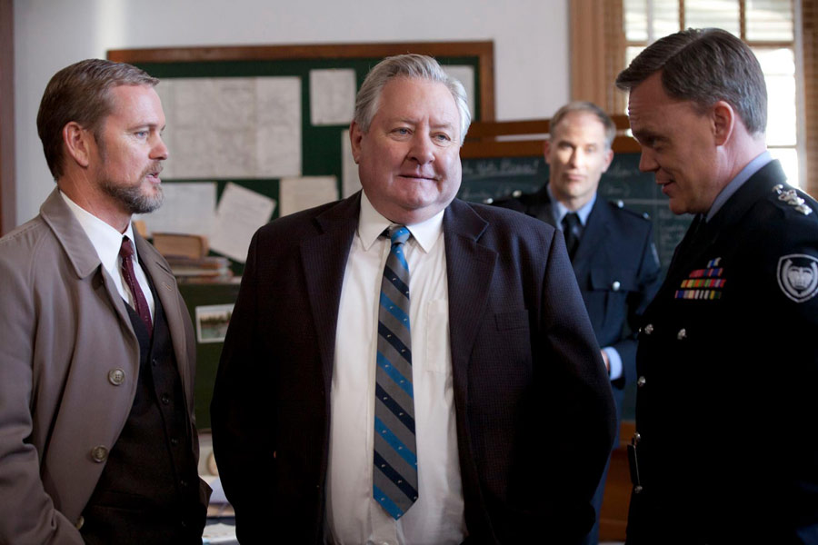 Případy doktora Bleika / The Doctor Blake Mysteries (TV seriál) (2013 ...