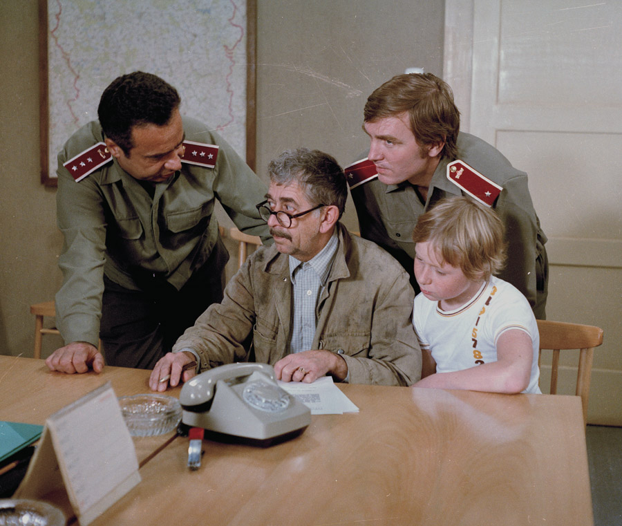 Návštěvníci (TV seriál) (1983) | ČSFD.cz