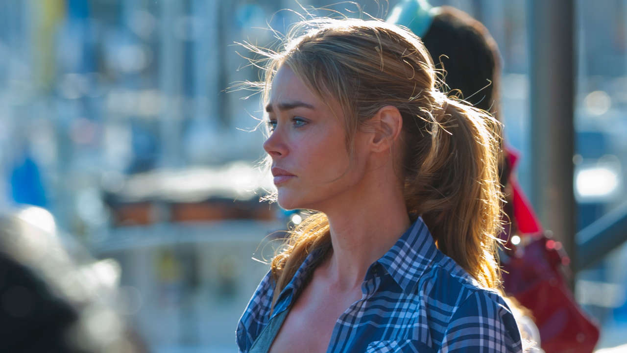 Modrá laguna: Procitnutí / Blue Lagoon: The Awakening (TV film) (2012 ...